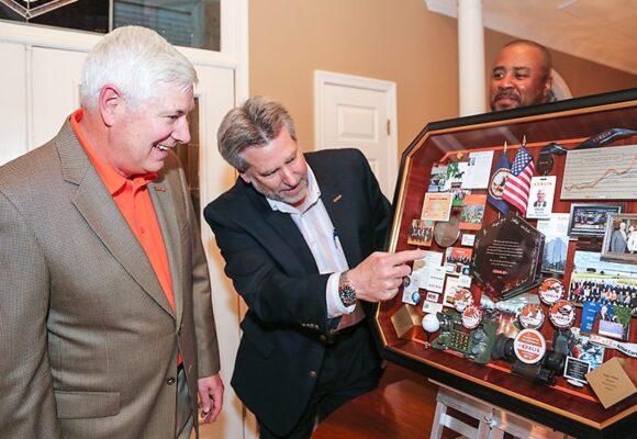 Exelis CEO tribute on his departure with signatures of direct reports ...